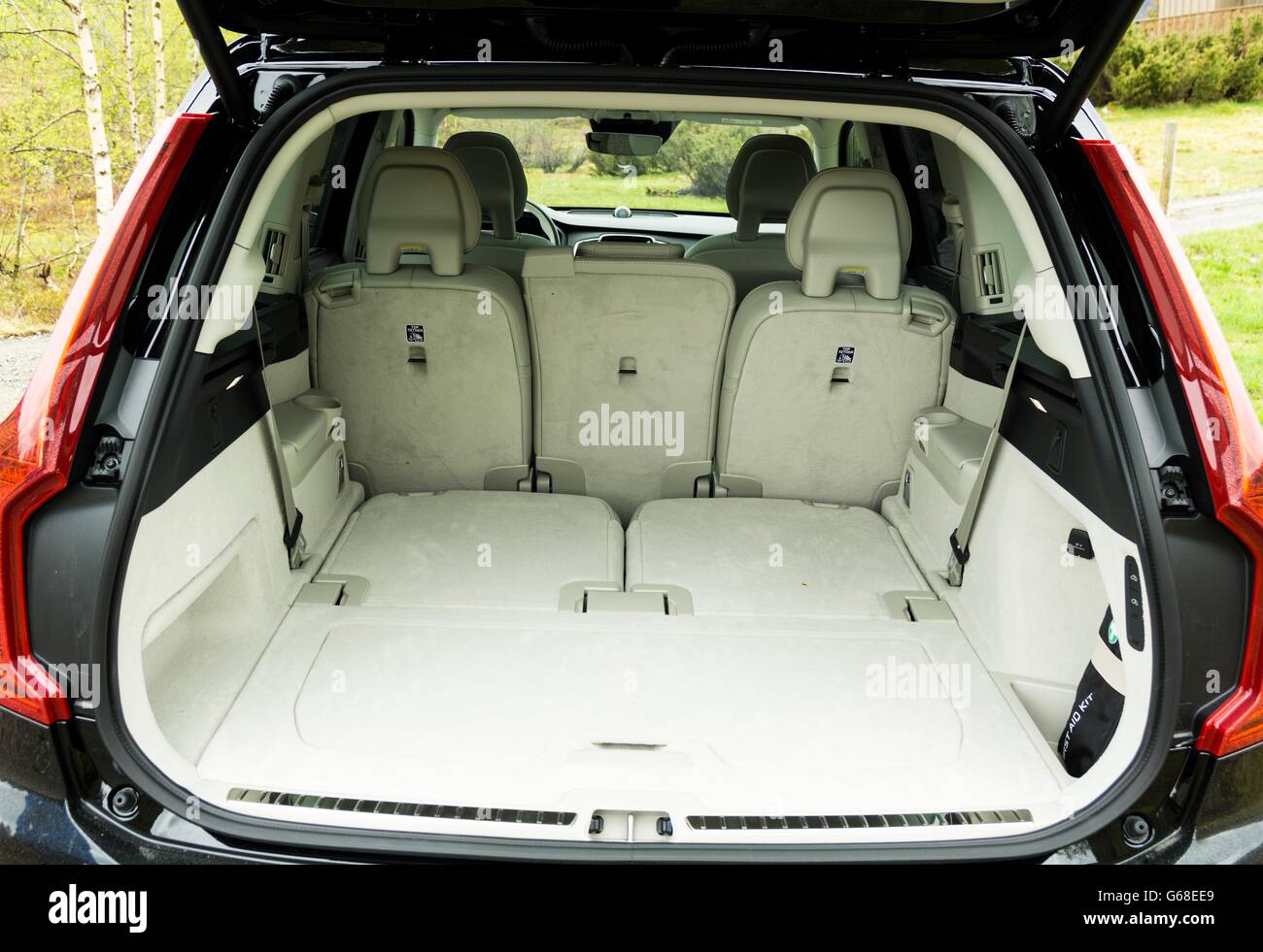 Open trunk suv hi-res stock photography and images - Alamy