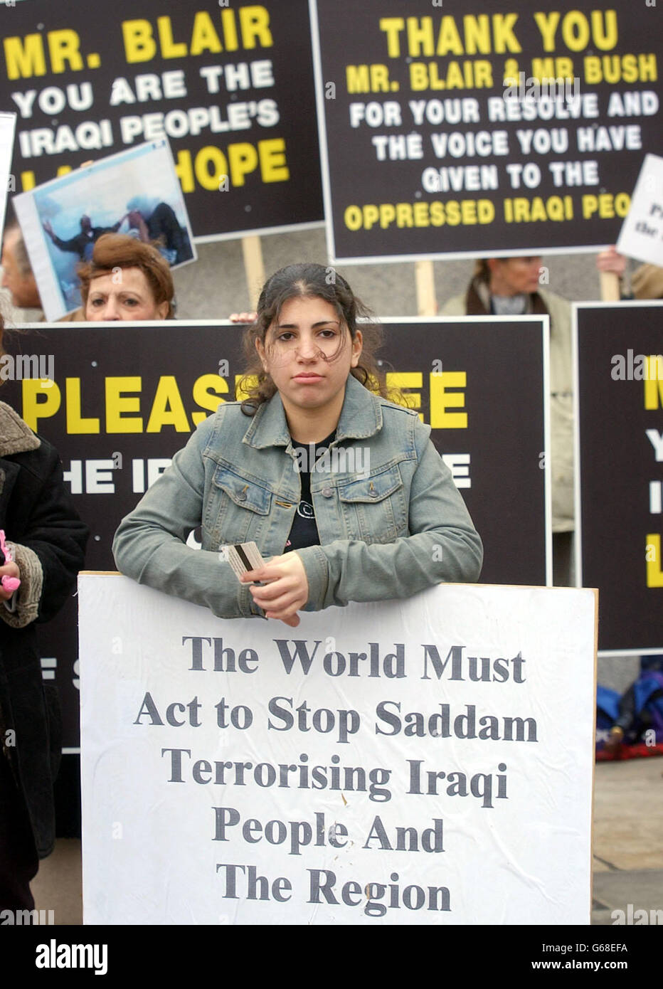 Pro-war campaigners in London's Parliament Square showing their support ...