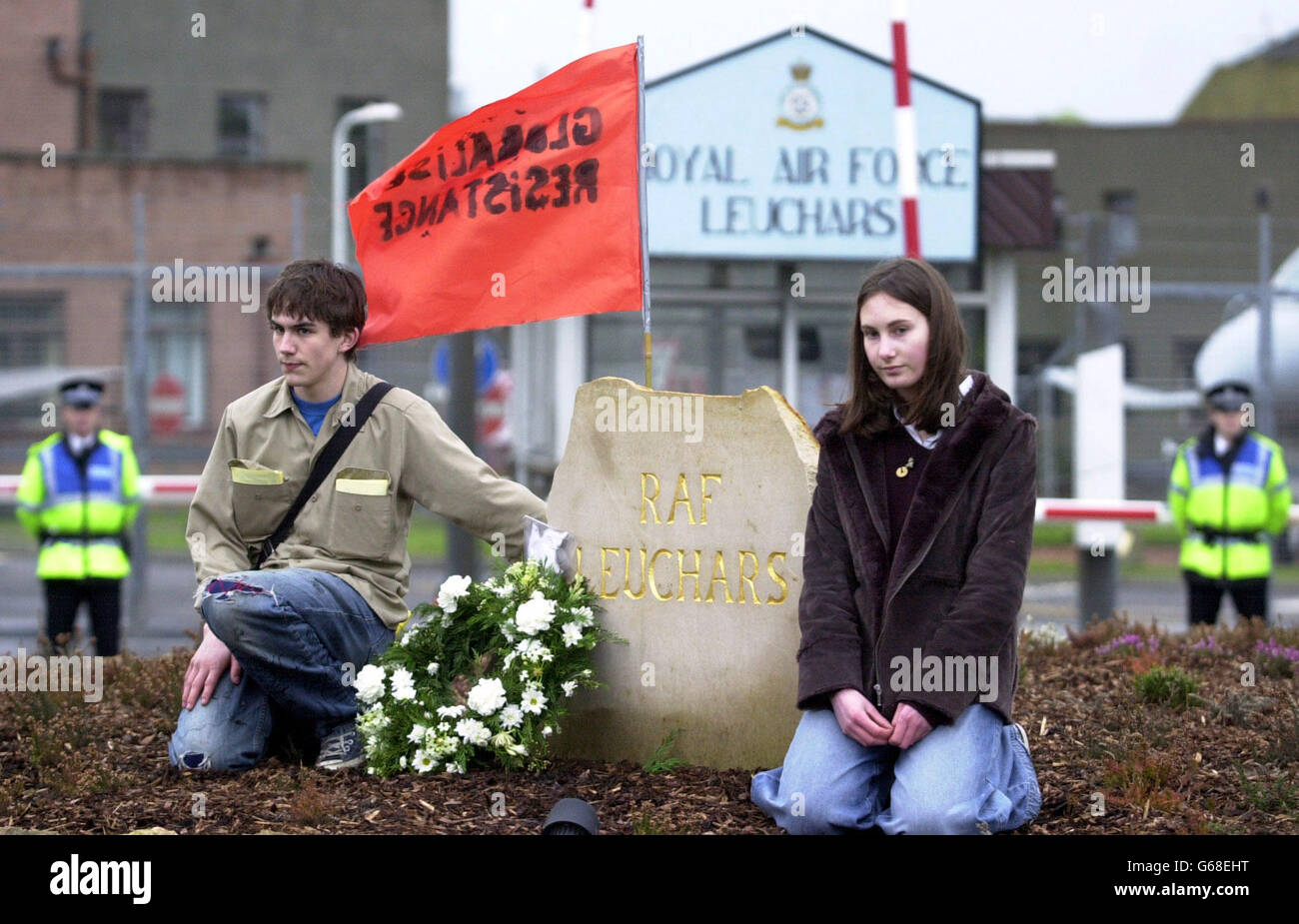 Protesters Emily Williams and Gregory Roff make a peacefull protest by ...