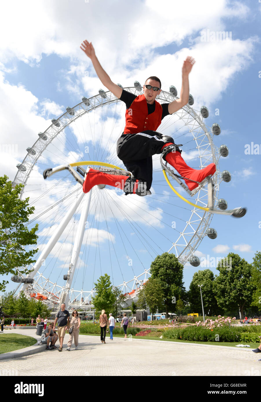 Circus Entertainer High Resolution Stock Photography and Images - Alamy