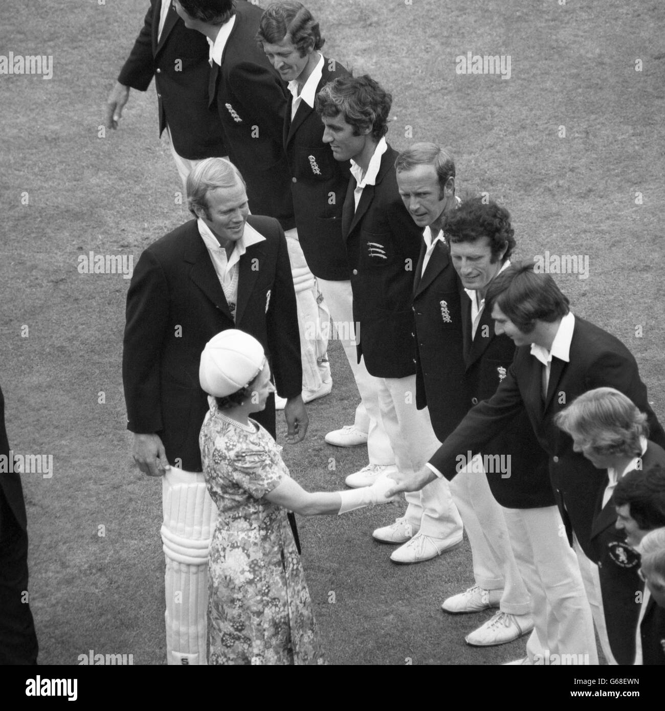 Queen meets england test players hi-res stock photography and images ...