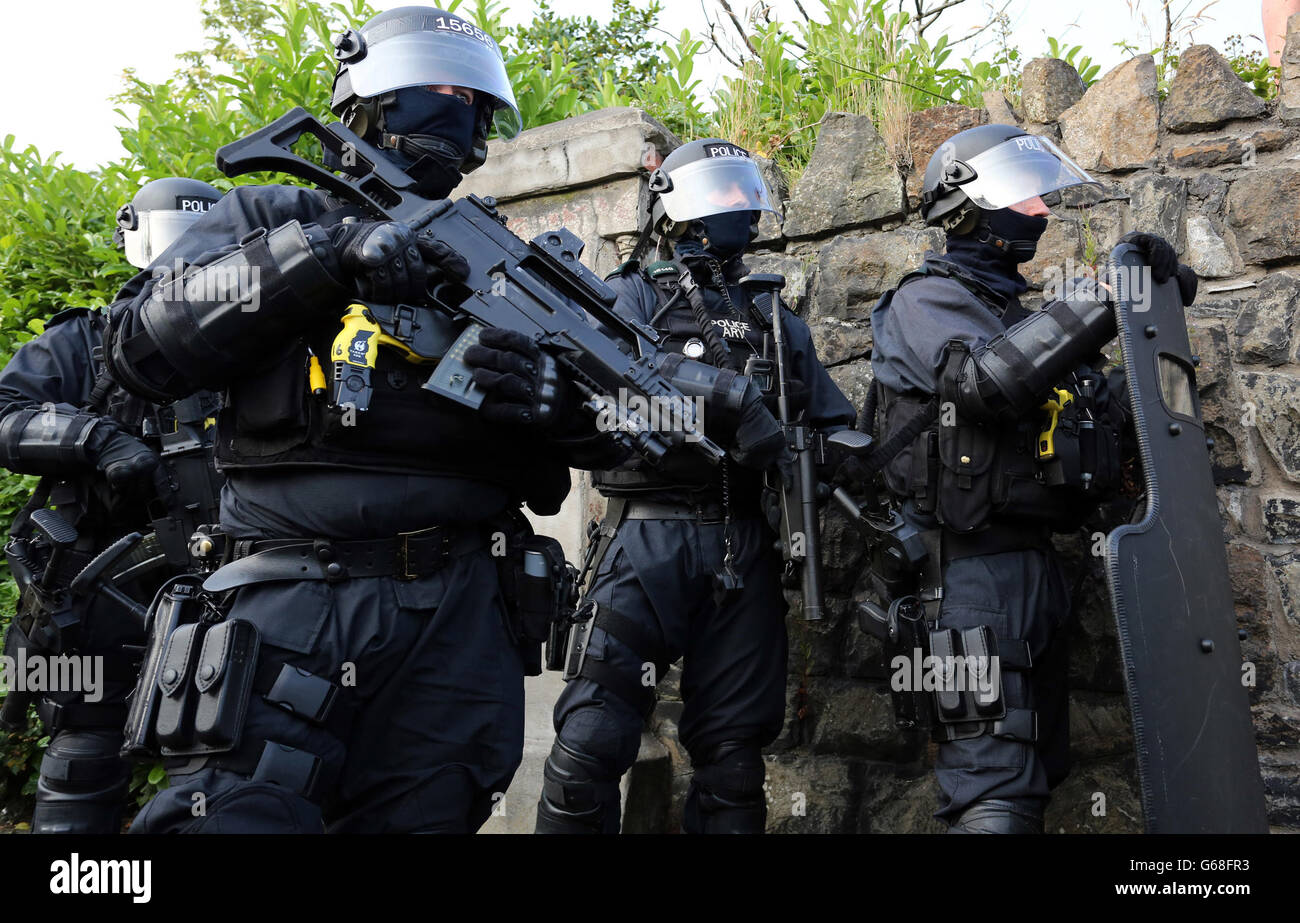 Armed Police Service of Northern Ireland (PSNI) officers wait as ...