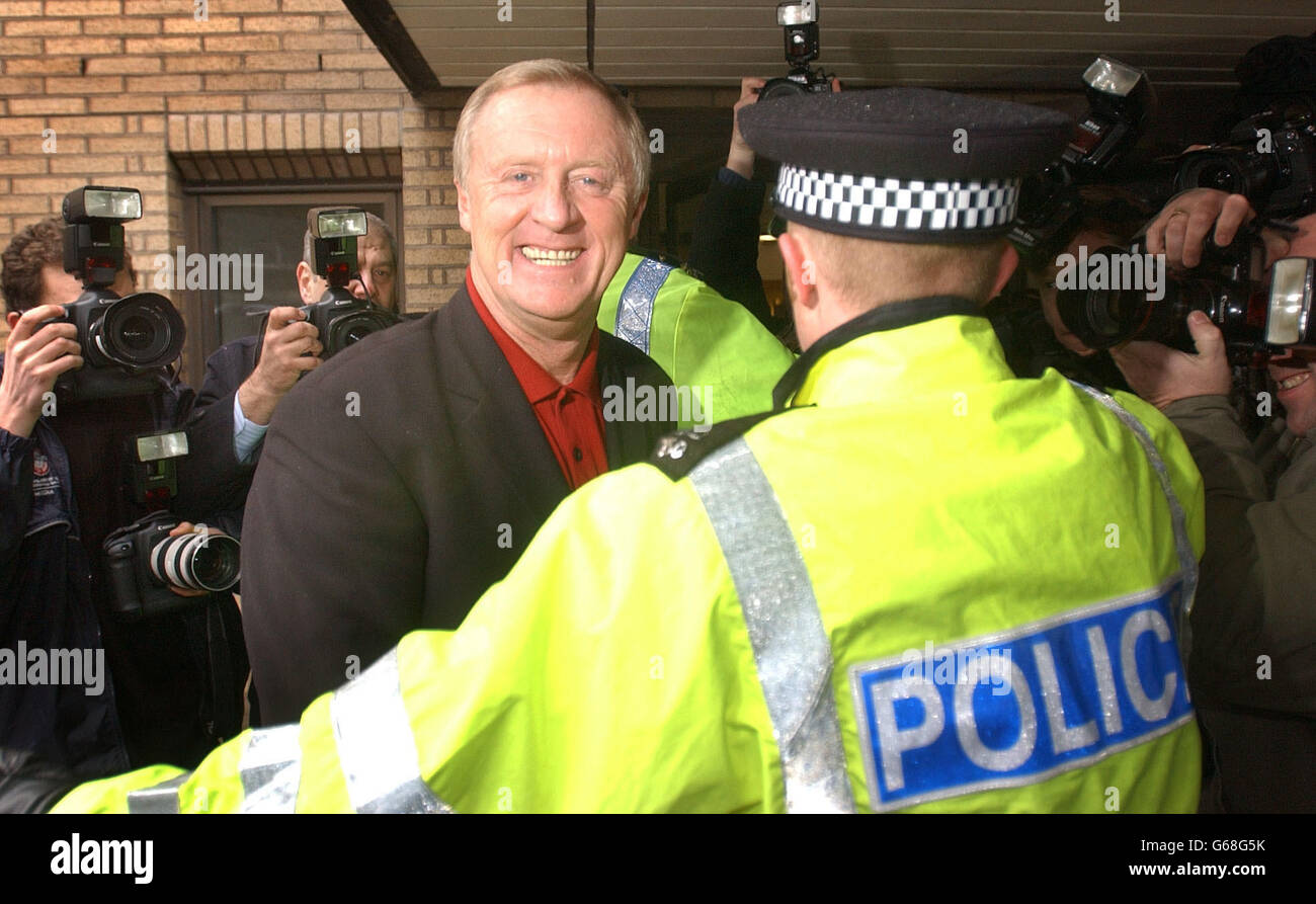 Who Wants To Be A Millionaire Tarrant Stock Photos & Who Wants To Be A ...