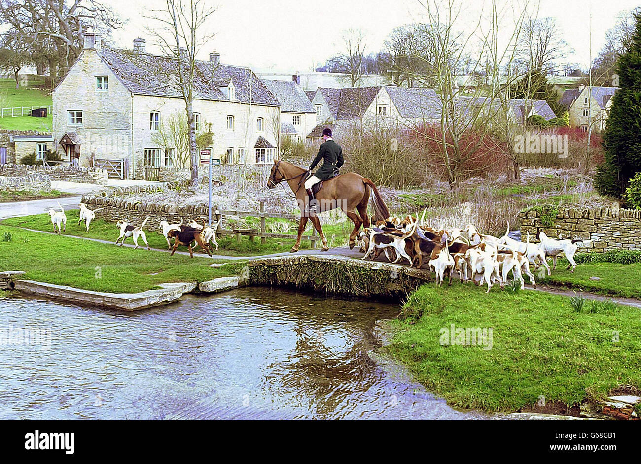 A huntsman from the Heythrop fox-hunt on the borders of Oxfordshire ...
