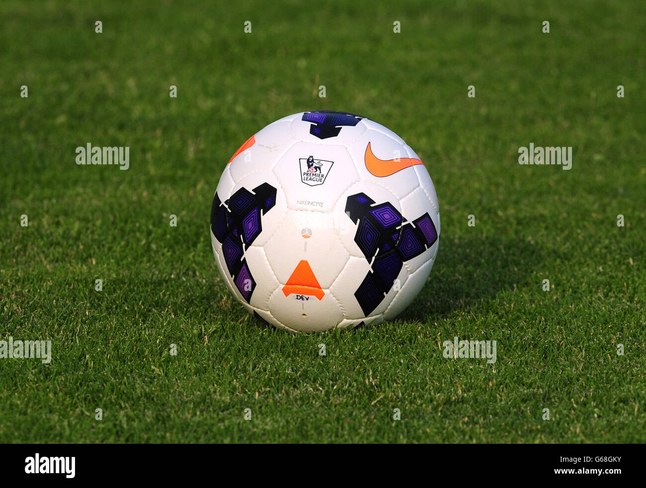 Friendly footbal hi-res stock photography and images - Alamy