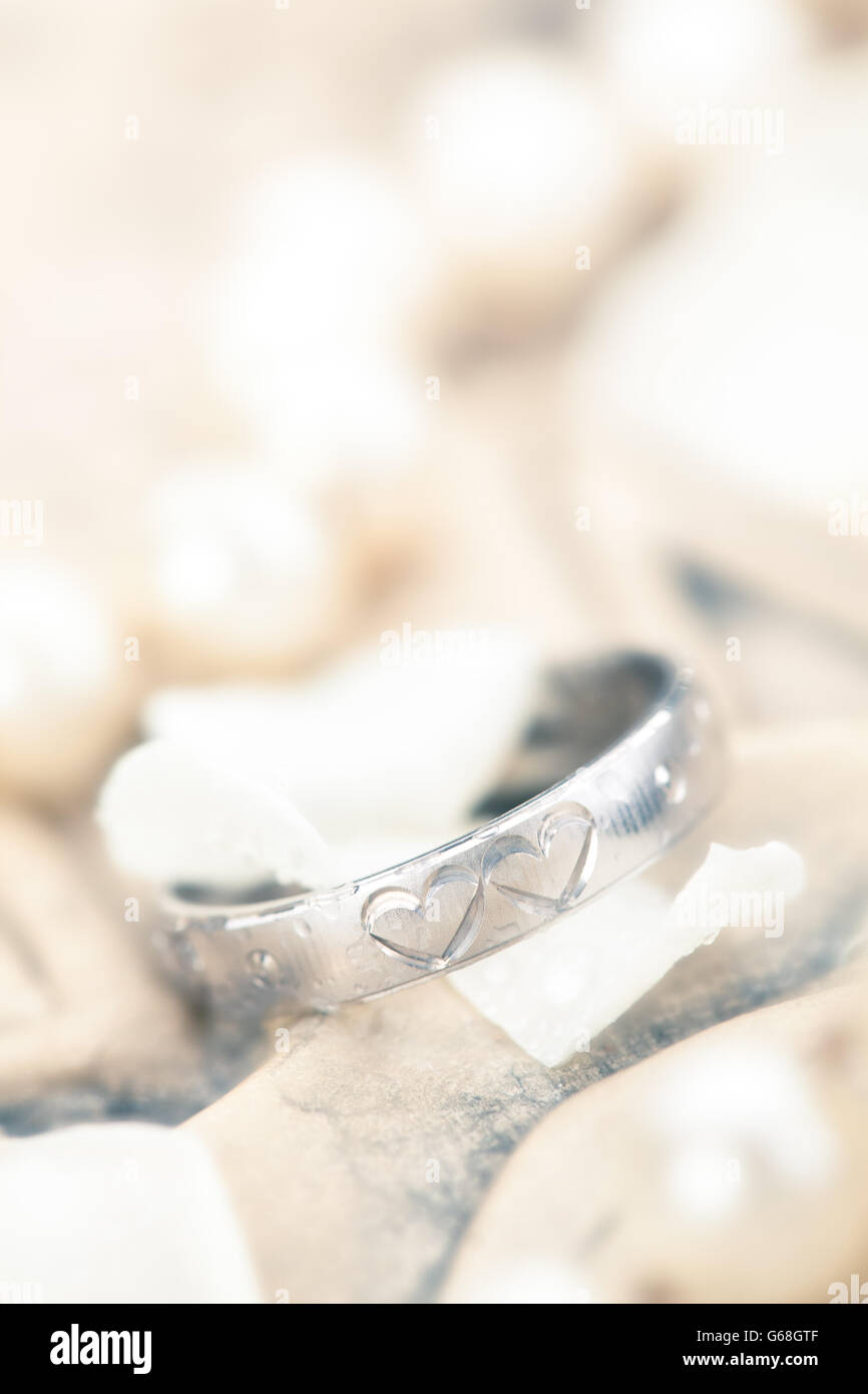 Silver wedding ring hi-res stock photography and images - Alamy