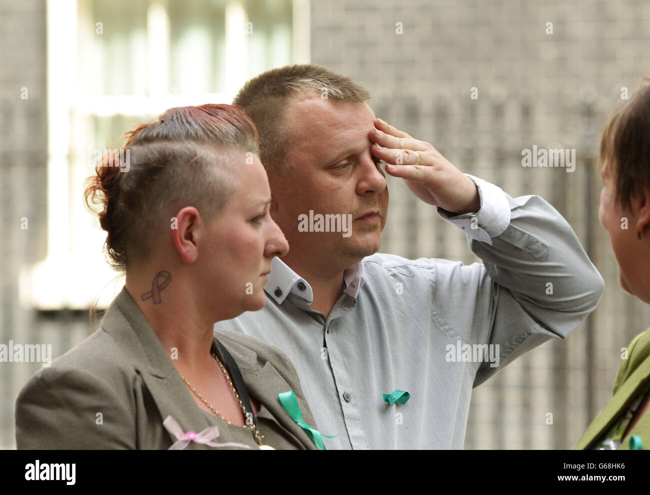 Handing in a petition at number 10 downing street hi-res stock ...