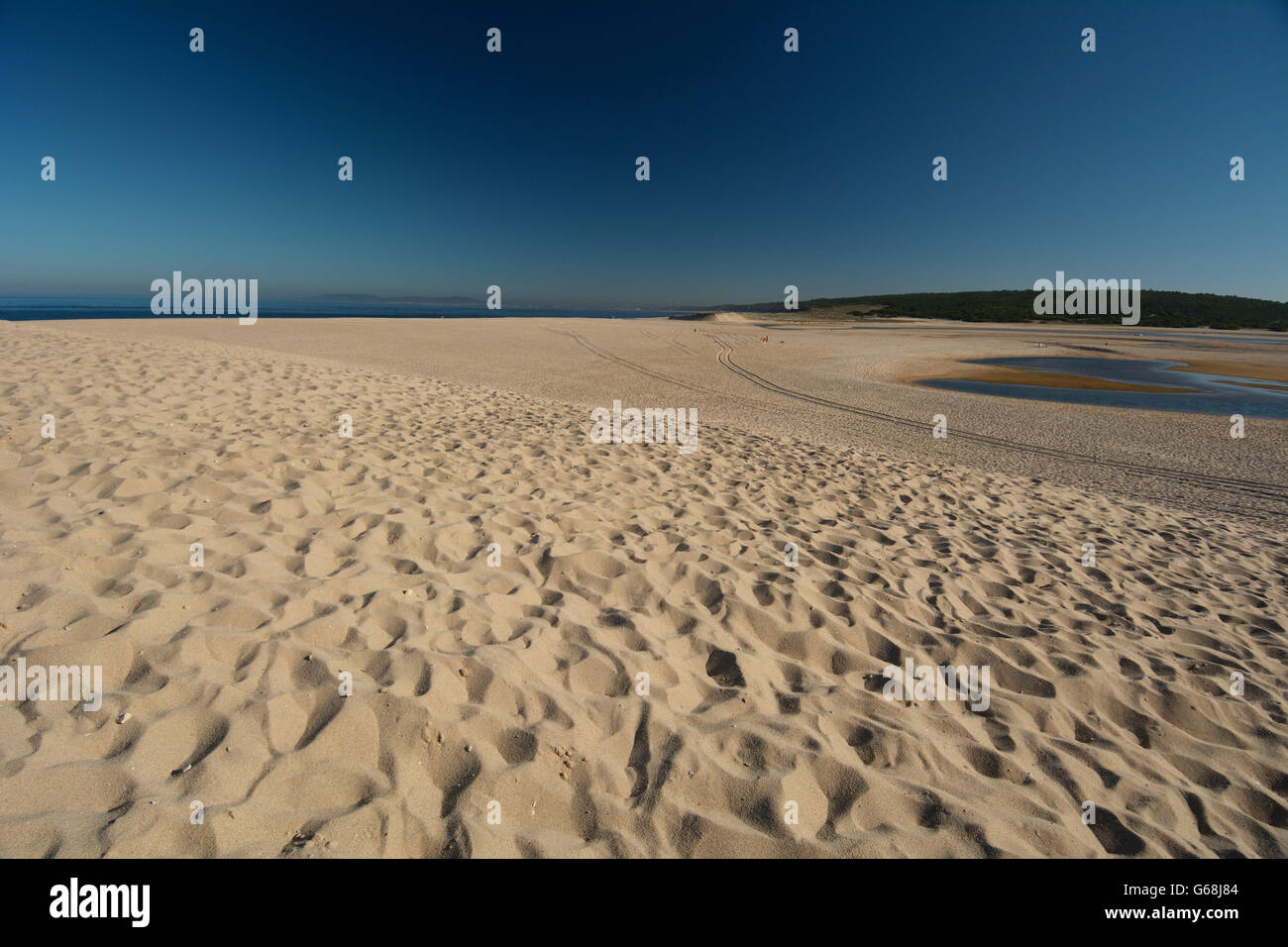 Praia de lagoa de albufeira hi-res stock photography and images - Alamy