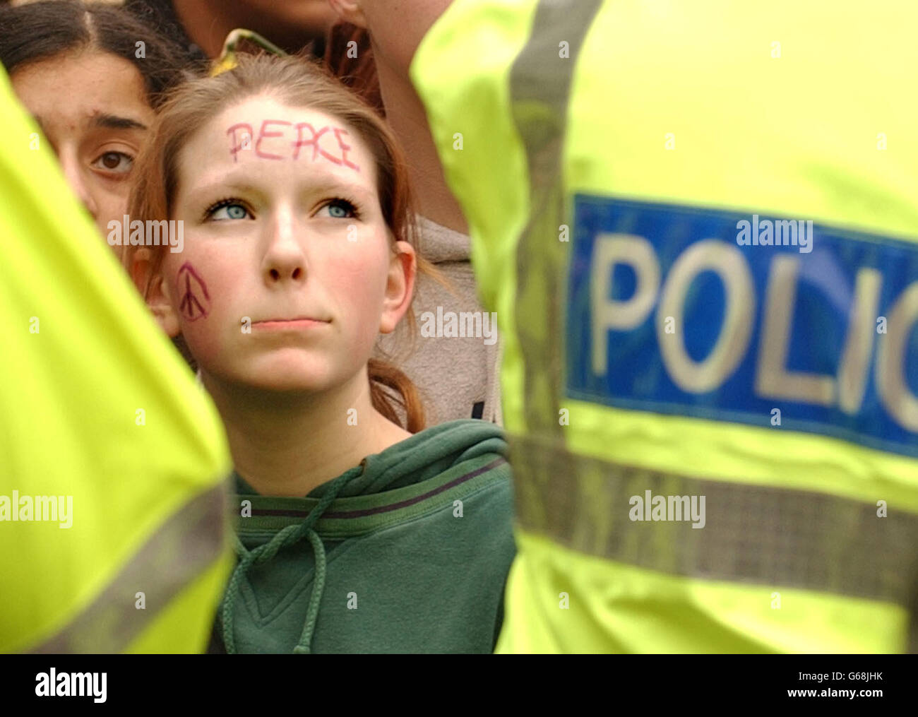 Children paint war hi-res stock photography and images - Alamy