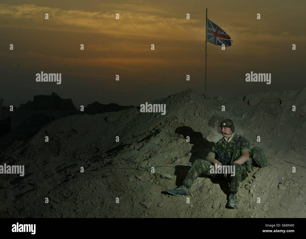 An Irish Guard guards the perimeter of a camp in the Kuwaiti desert ...