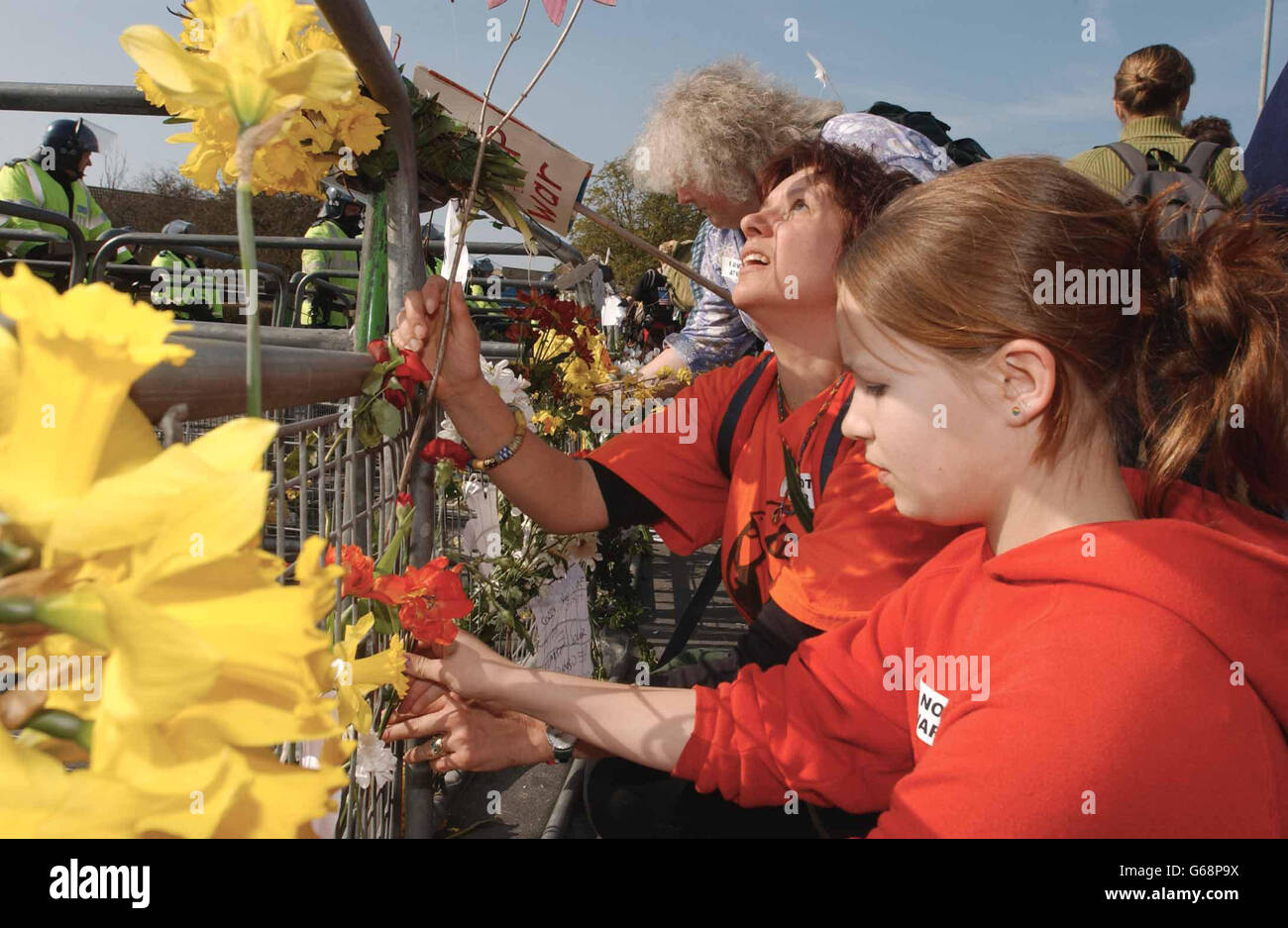 Peace campaigners from hi-res stock photography and images - Alamy