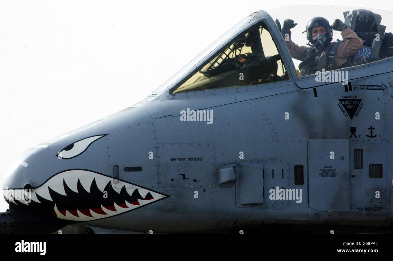 Marine air strikes hi-res stock photography and images - Alamy