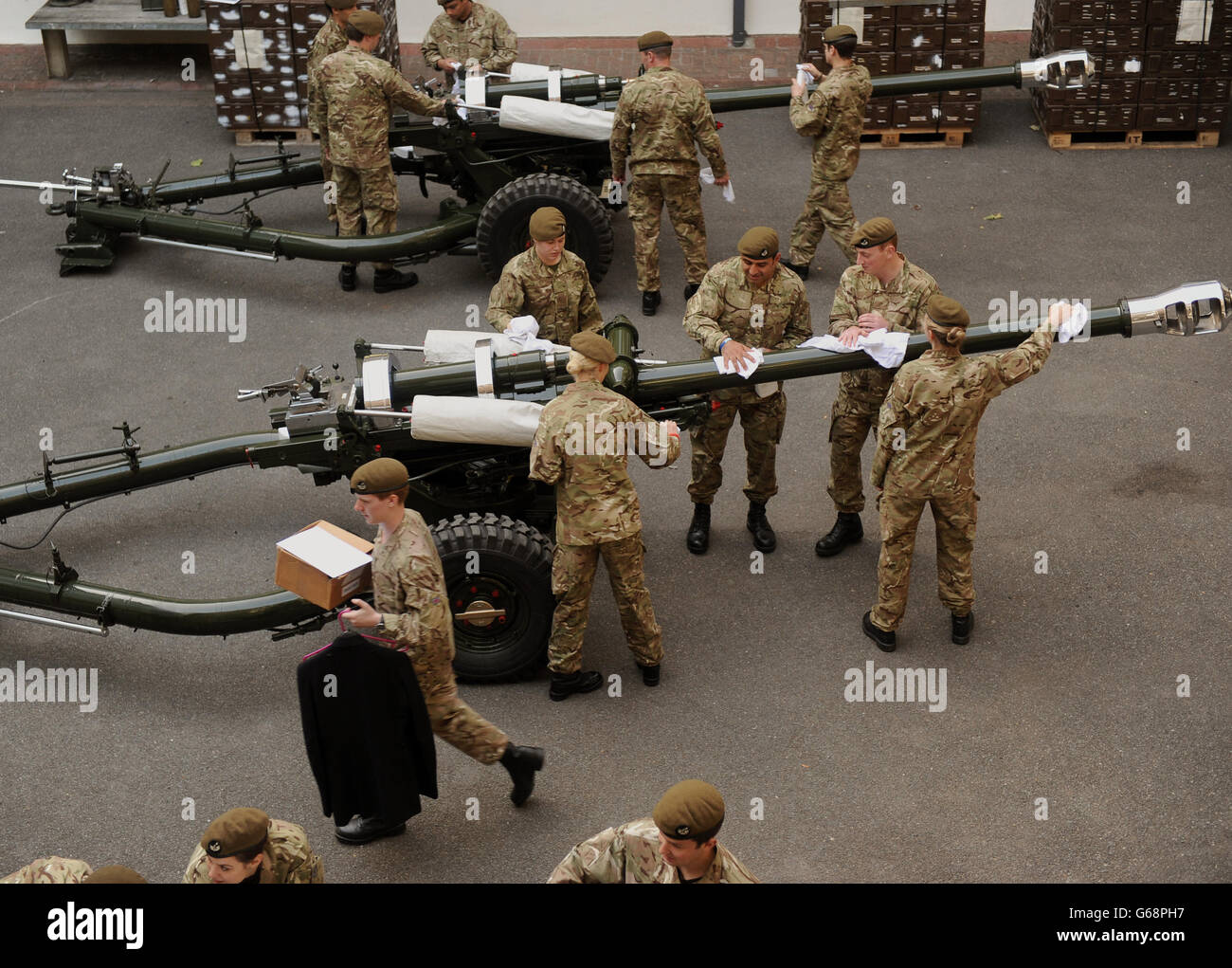 The Honourable Artillery Company (HAC) polish the guns as they prep ...