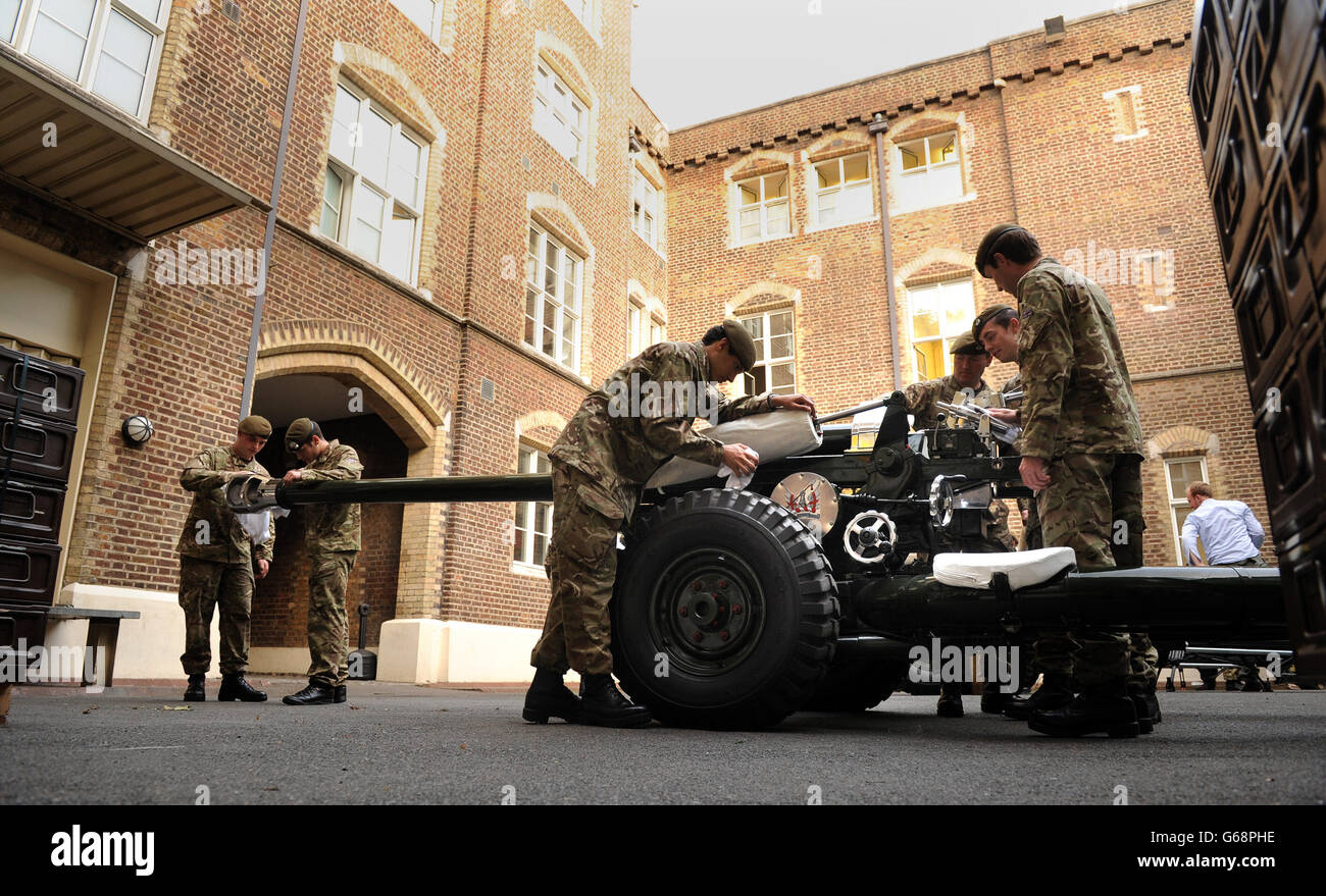 Armoury house honourable artillery company hi-res stock photography and ...