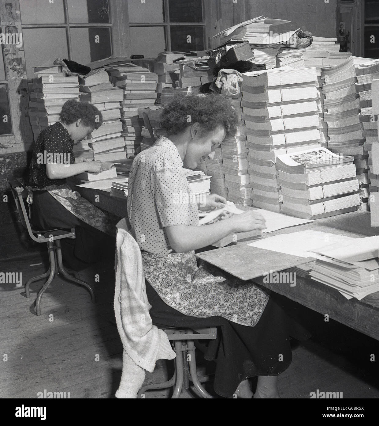 1950s historical female factory workers hi-res stock photography and ...