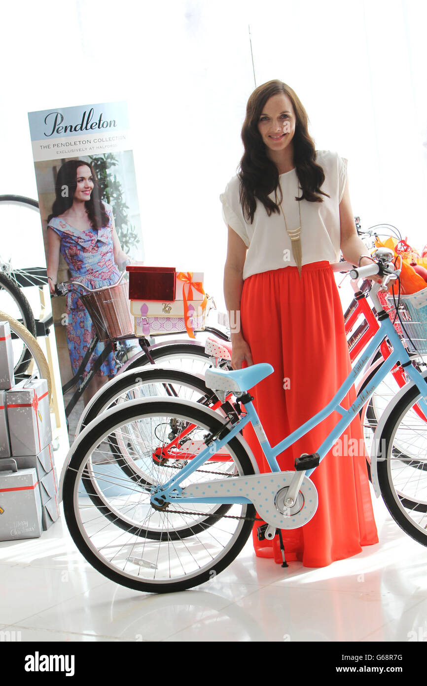 Victoria pendleton unveils hi-res stock photography and images - Alamy