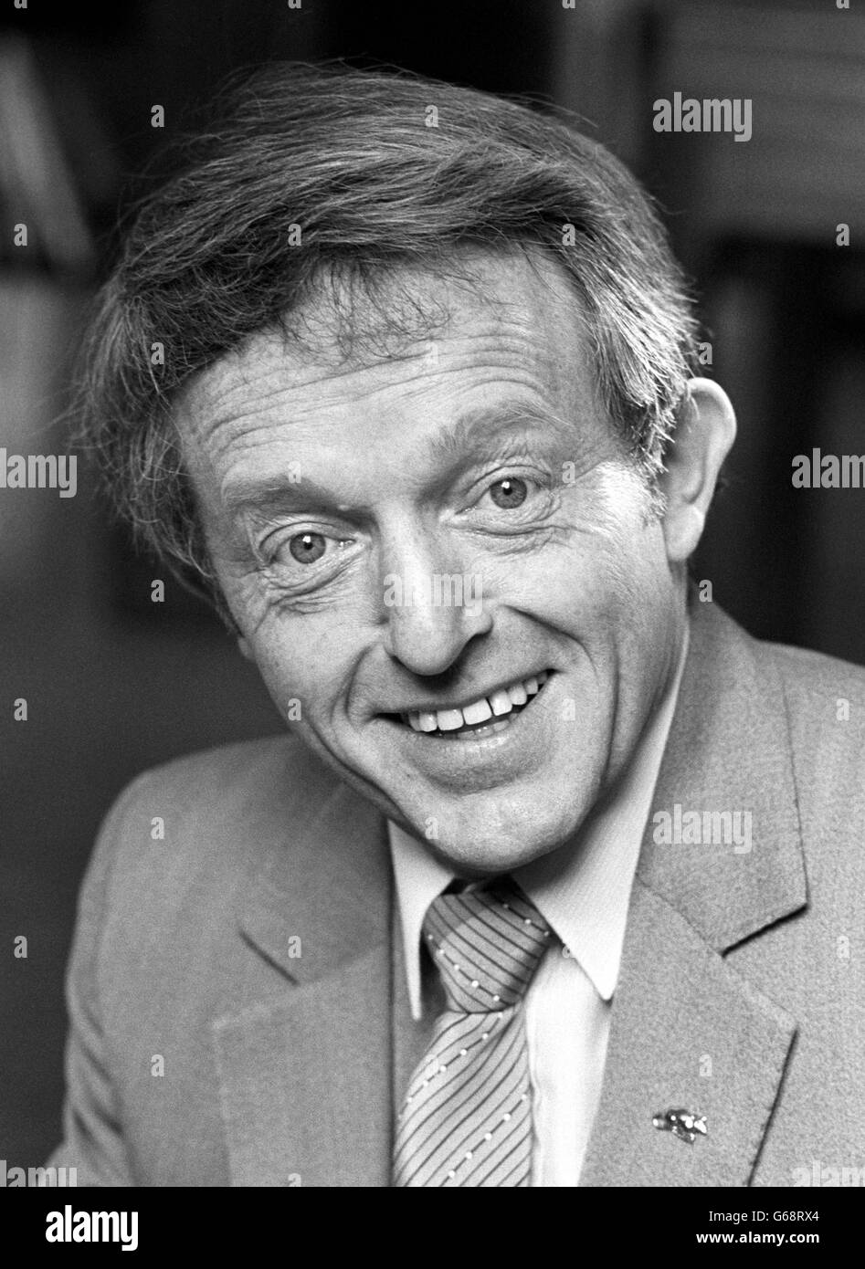 Paul daniels magic 1980s hi-res stock photography and images - Alamy