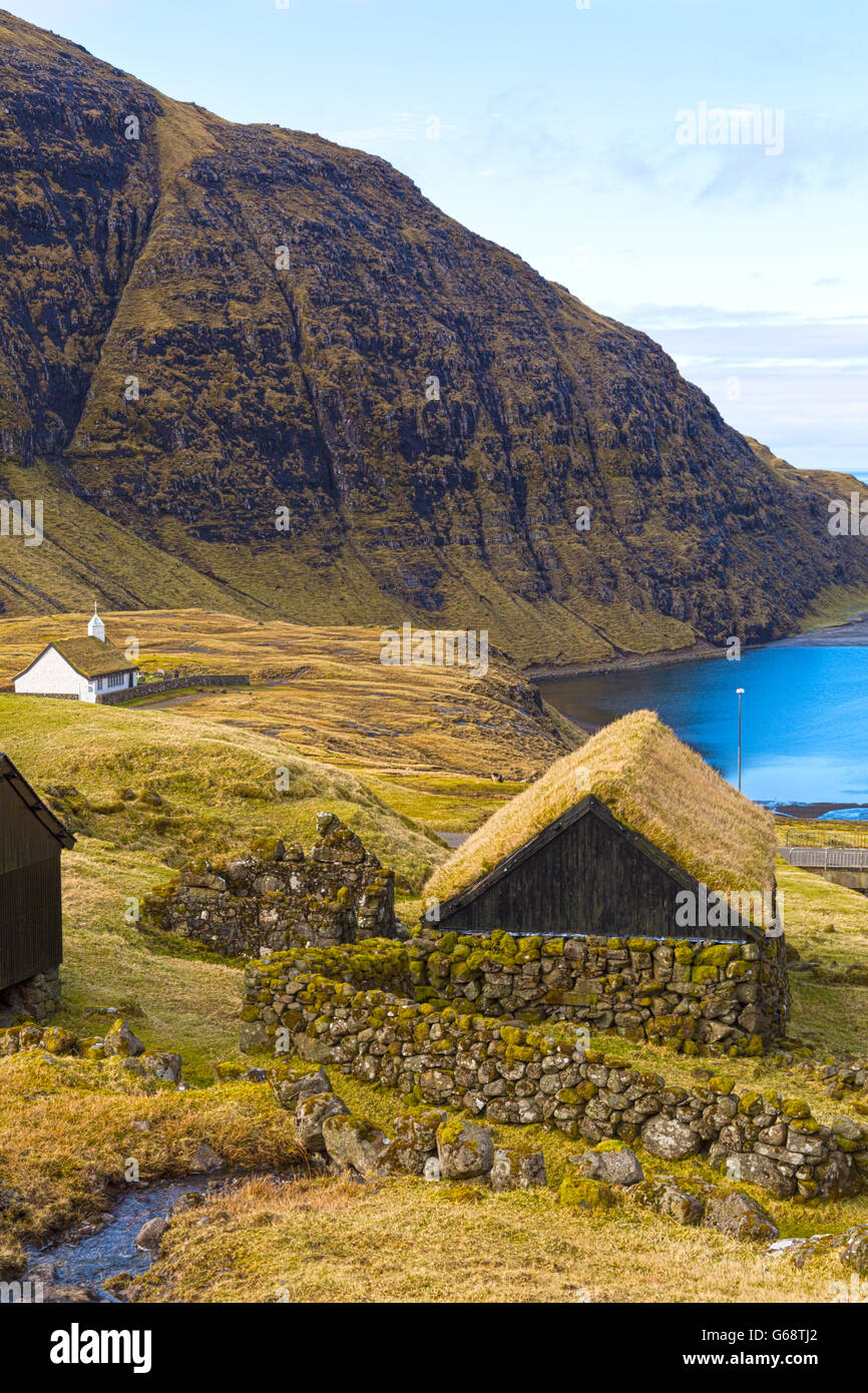 Grass roofed church and houses at Saksun ancient village, Streymoy ...