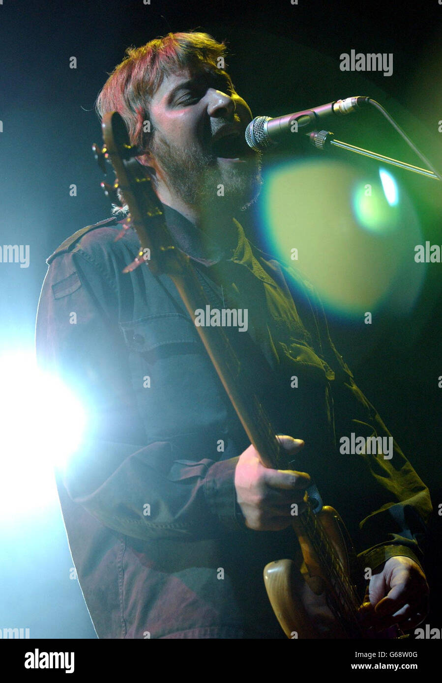 Teenage pop singer hi-res stock photography and images - Alamy