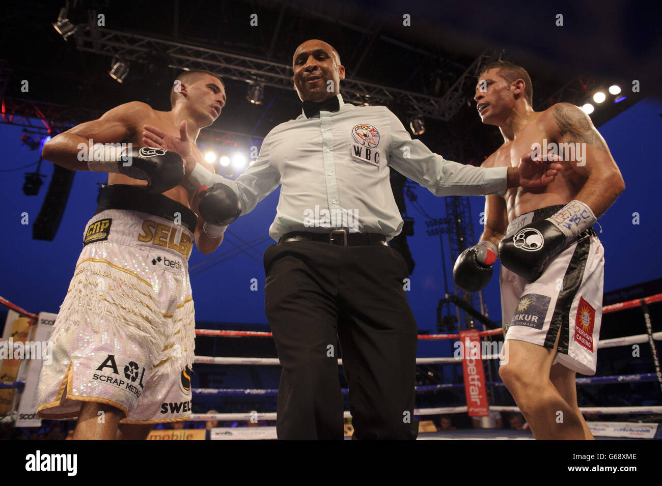 Boxing - WBC International Featherweight Title - Viorel Simion v Lee ...
