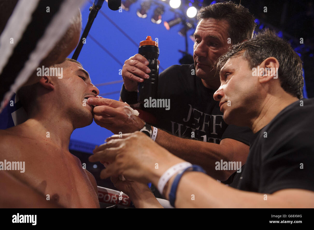 Boxing wbc featherweight title fight hi-res stock photography and ...