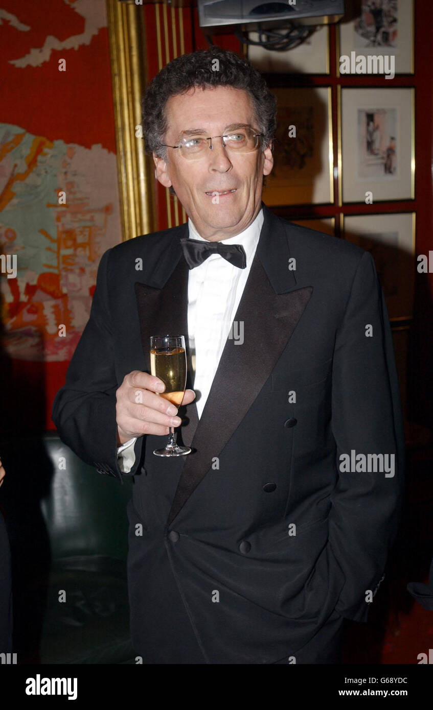 Actor robert powell hi-res stock photography and images - Alamy