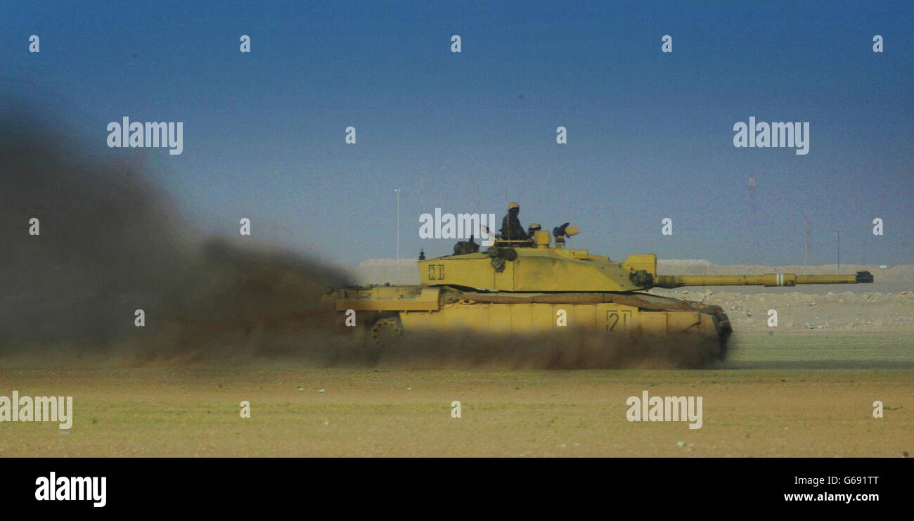 Iraq war challenger 2 tank hi-res stock photography and images - Alamy