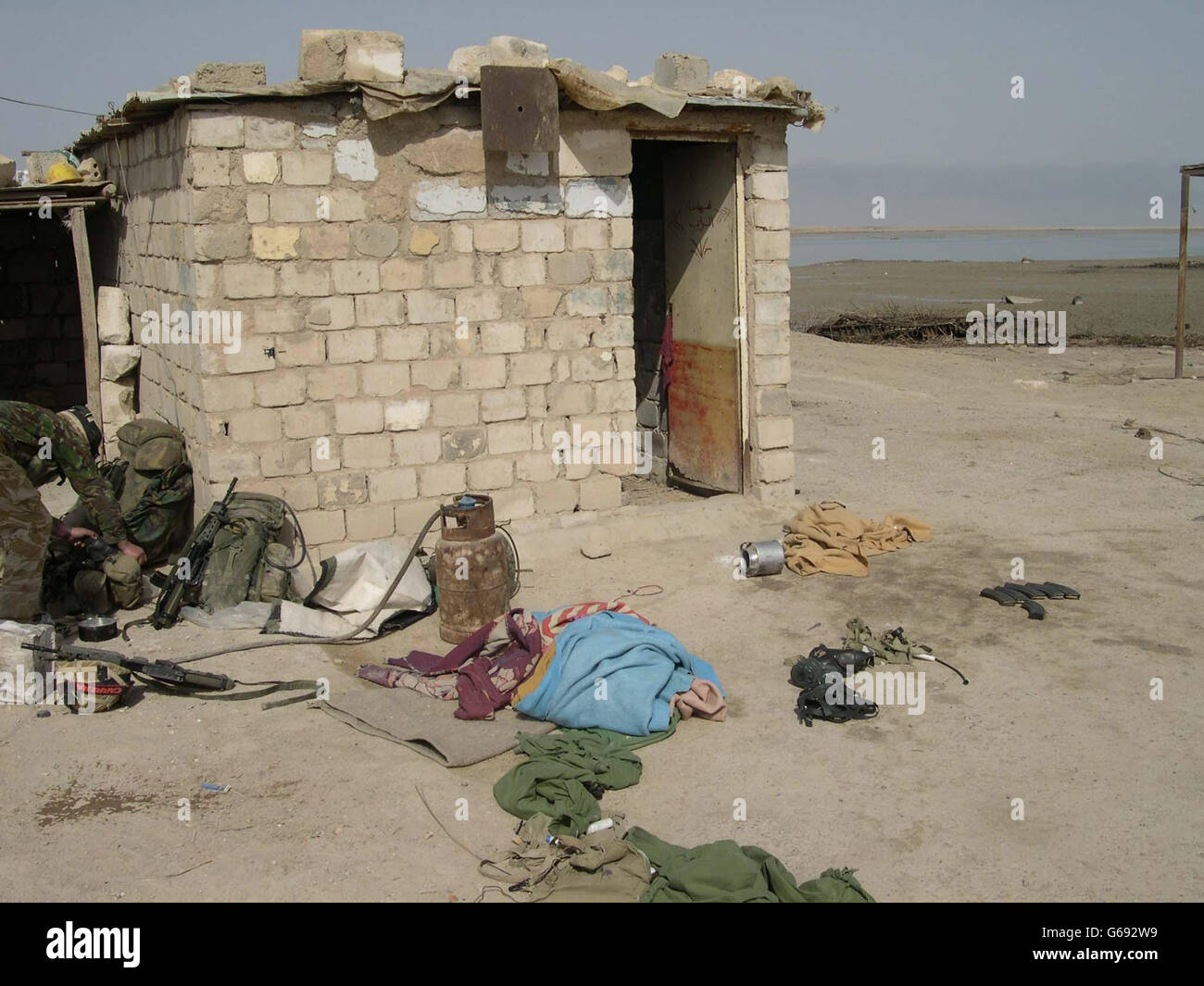 Iraqi soldiers hut hi-res stock photography and images - Alamy