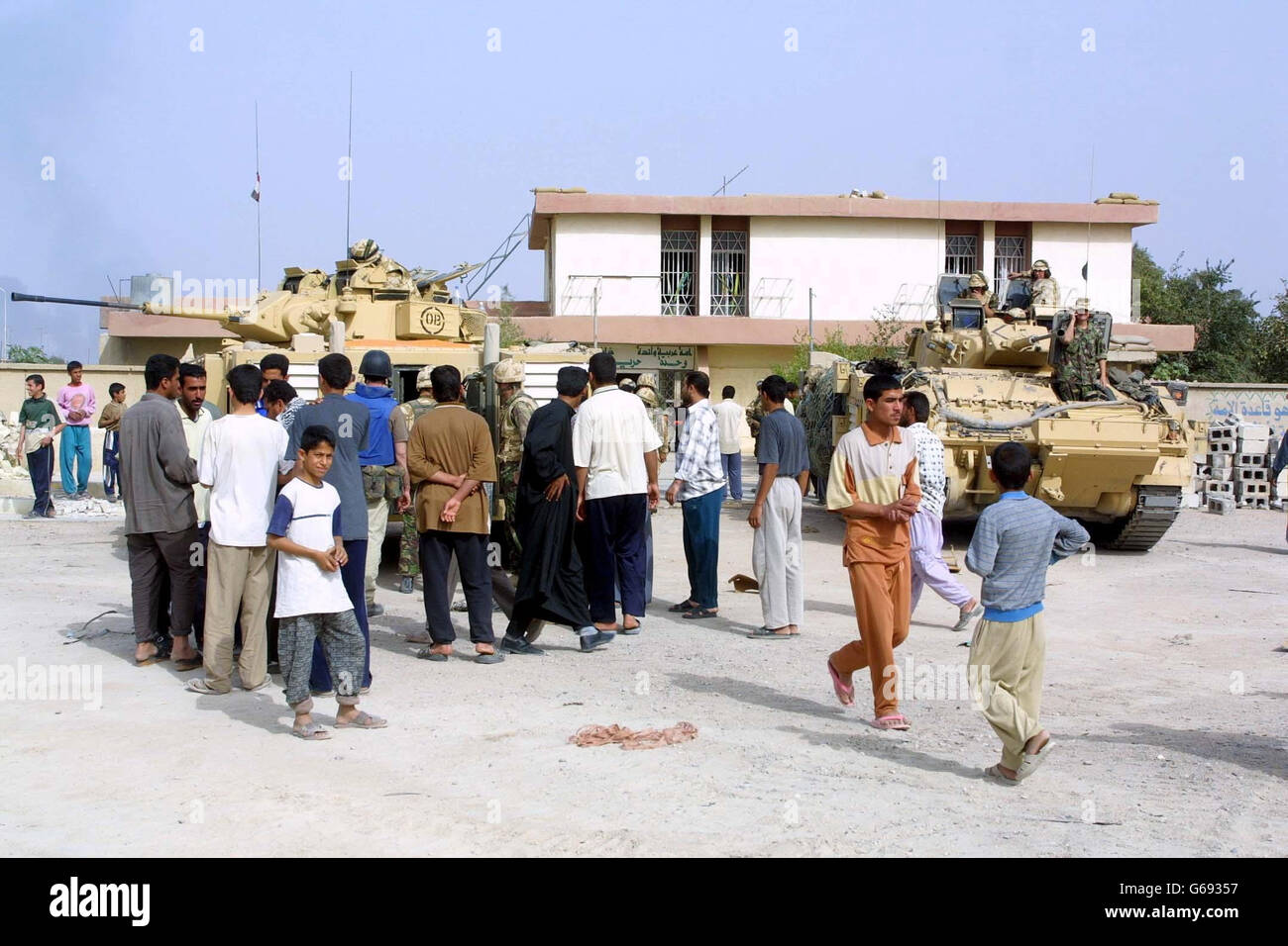 Members of the Desert Rats, Royal Regiment of Fusiliers, enter Basra in ...