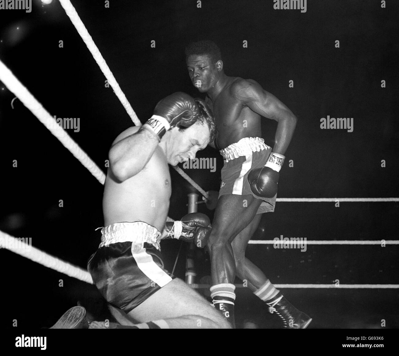 Boxer action punching Black and White Stock Photos & Images - Alamy