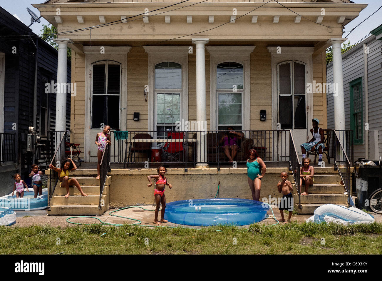 Poor family hi-res stock photography and images - Alamy