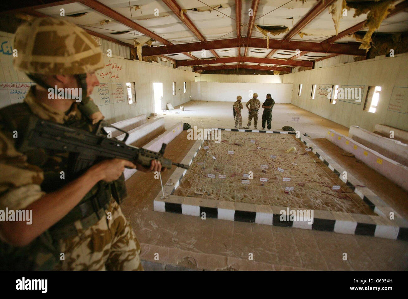 Abandoned iraqi gun hi-res stock photography and images - Alamy