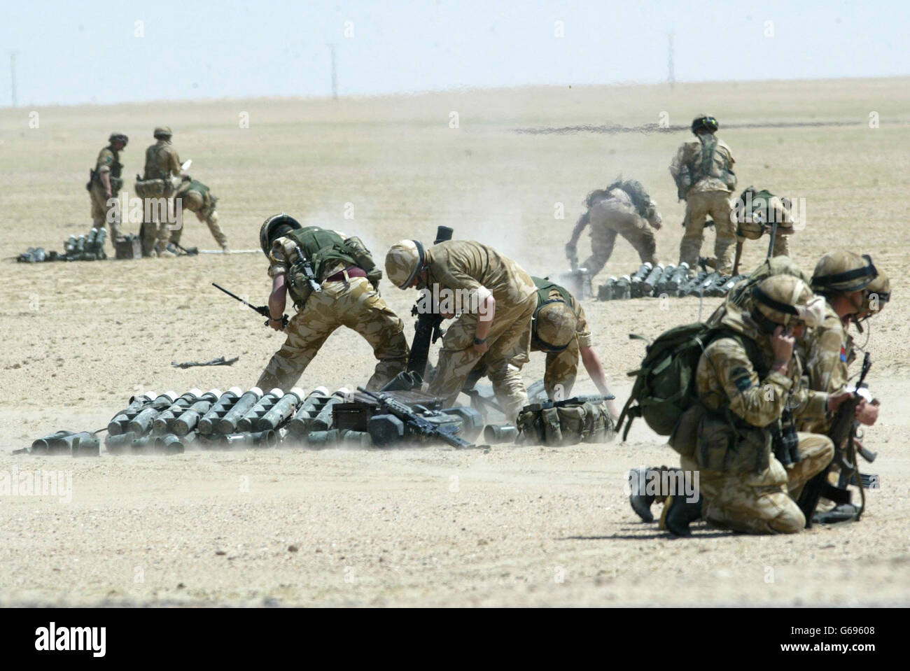 Members of 3rd Battalion Parachute Regiment Mortar Platoon bed in their ...