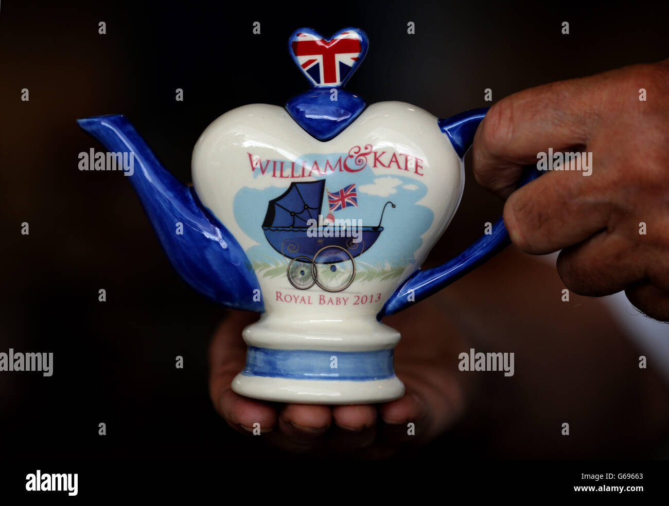 Teapot designs hi-res stock photography and images - Alamy