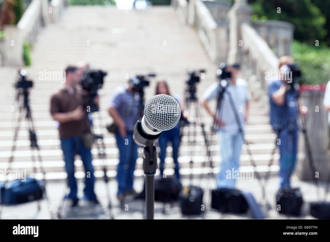 Video camera journalist microphone hi-res stock photography and images ...