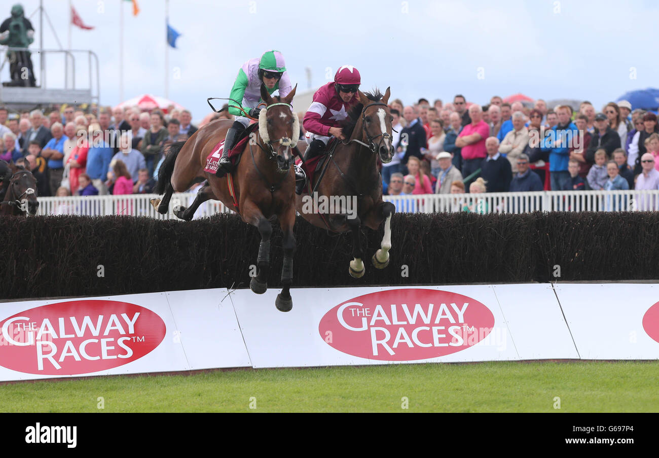 Rathlin ridden by Davy Russell wins The Latin Quarter Steeplechase ...