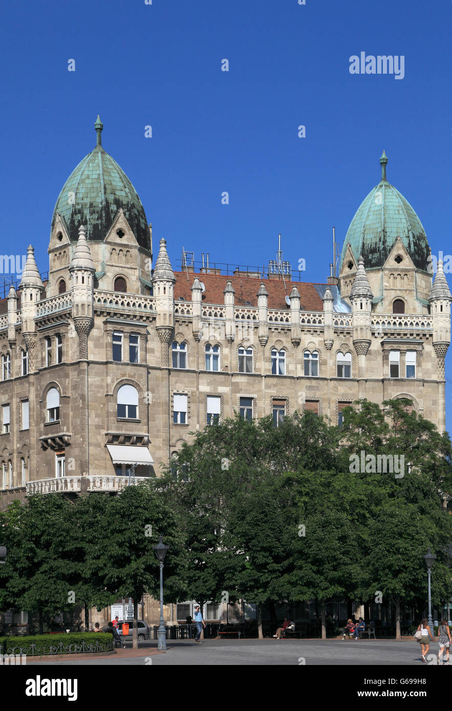 Liberty square budapest hi-res stock photography and images - Alamy