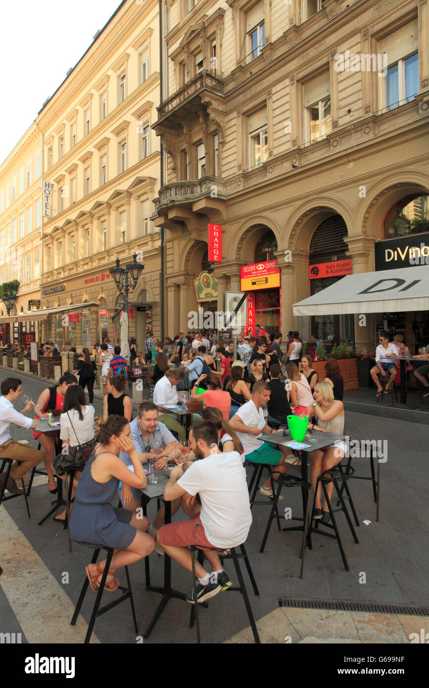 Budapest street scene hi-res stock photography and images - Alamy