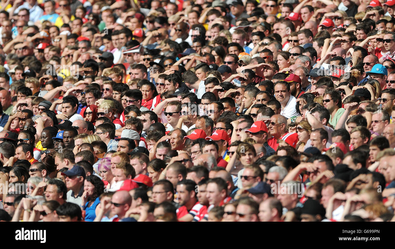 Gv general view crowd fans spectators weather hi-res stock photography ...