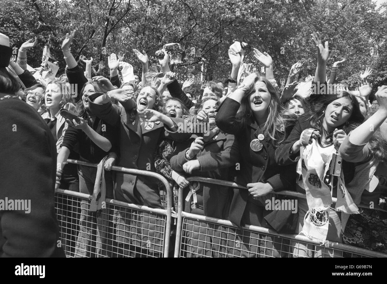 Music - Fans flock to secret Osmonds headquarters - Eaton Square ...