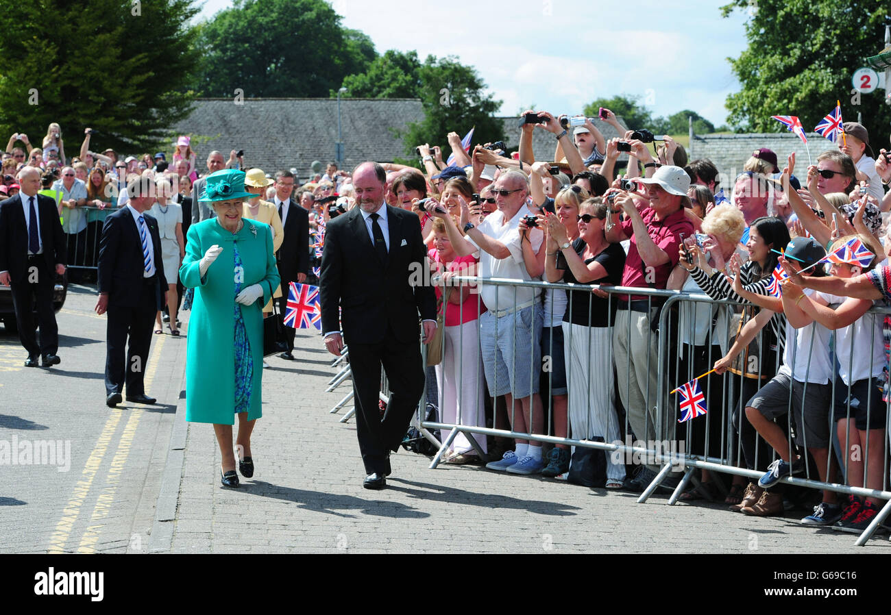 Queen Elizabeth II waves to the crowds as she arrives at Bowness on ...
