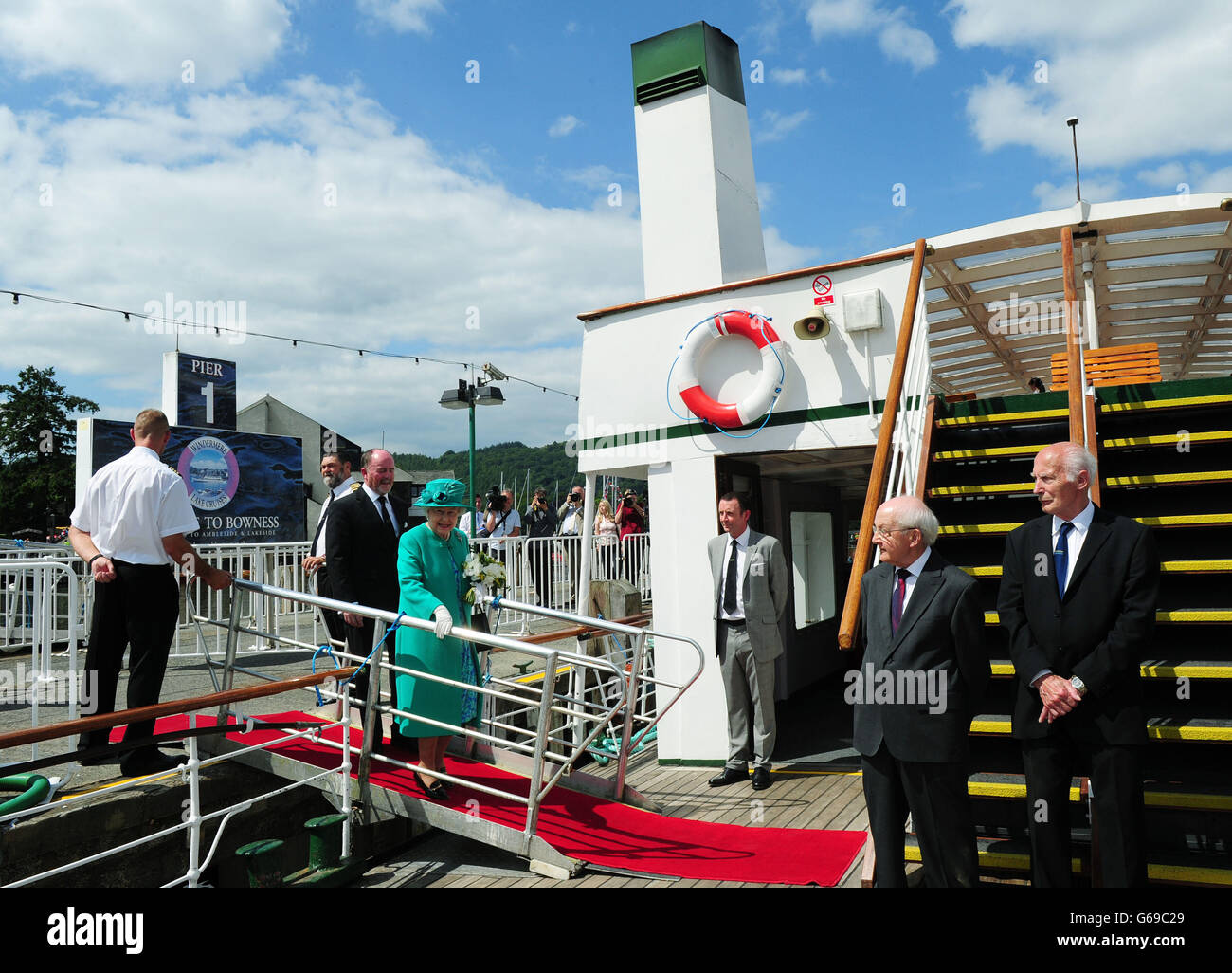 Queen Elizabeth II steps aboard the Teal cruise boat as she arrives at ...