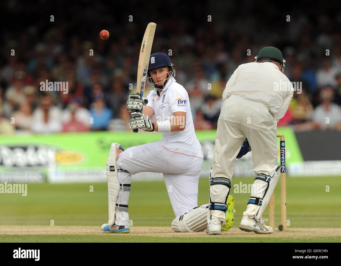 Reverse sweep cricket hi-res stock photography and images - Alamy