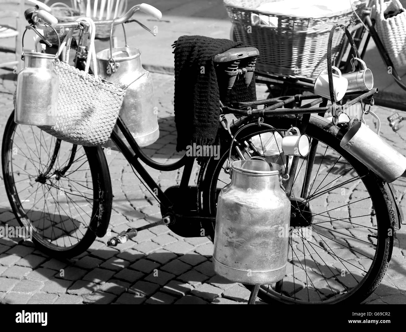 Milkman and retro hi-res stock photography and images - Alamy