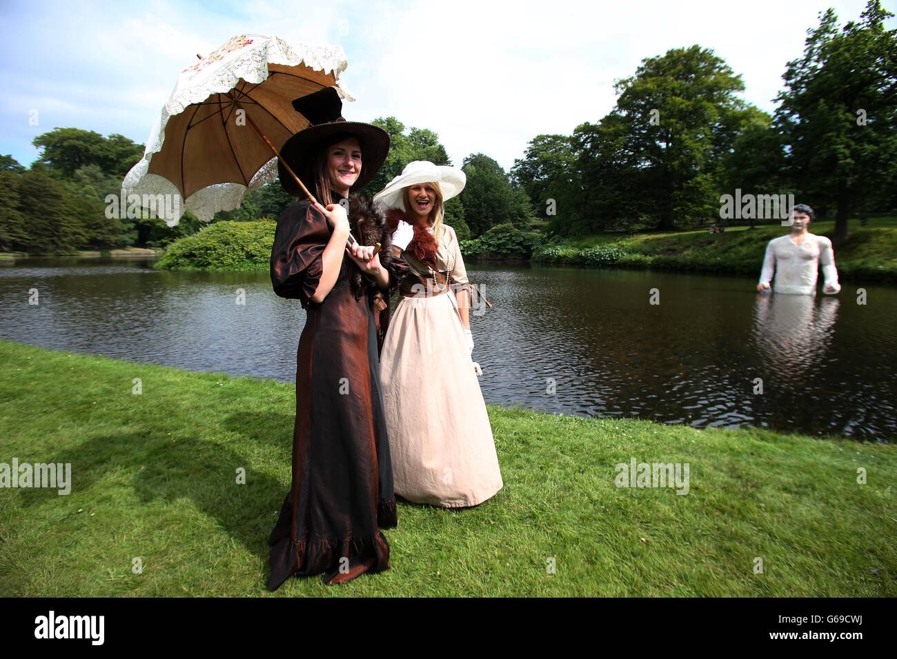 Mr Darcy statue Stock Photo - Alamy