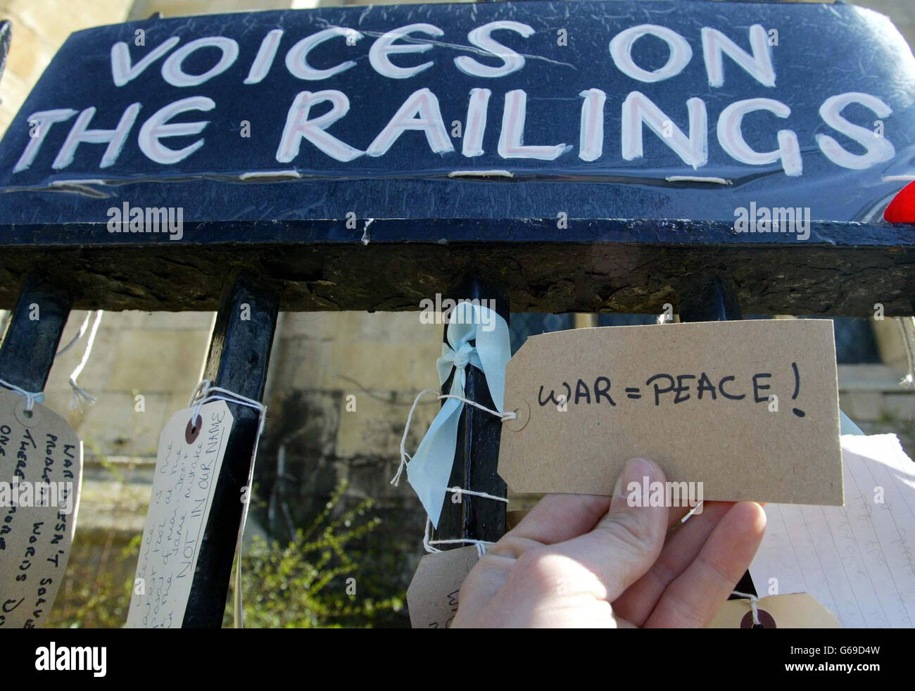 One people many voices hi-res stock photography and images - Alamy