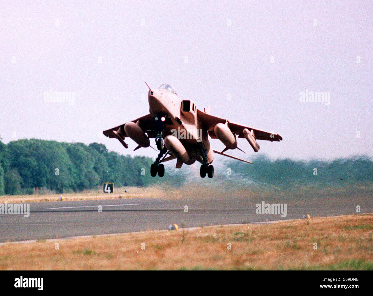JAGUAR JET. A Jaguar Jet takes off for the Gulf from RAF Coltishall in ...