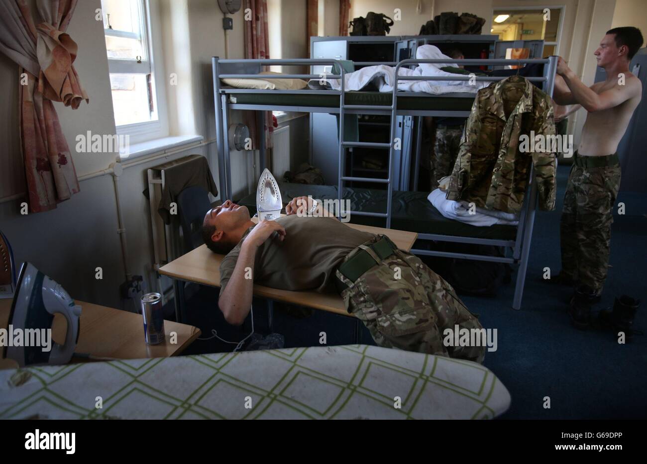 Army recruit testing hi-res stock photography and images - Alamy