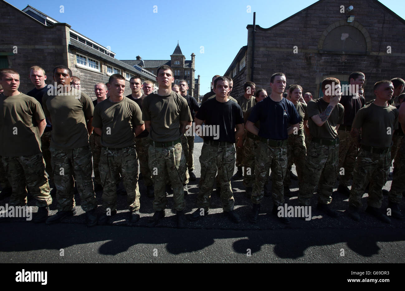 News defence recruits hi-res stock photography and images - Alamy