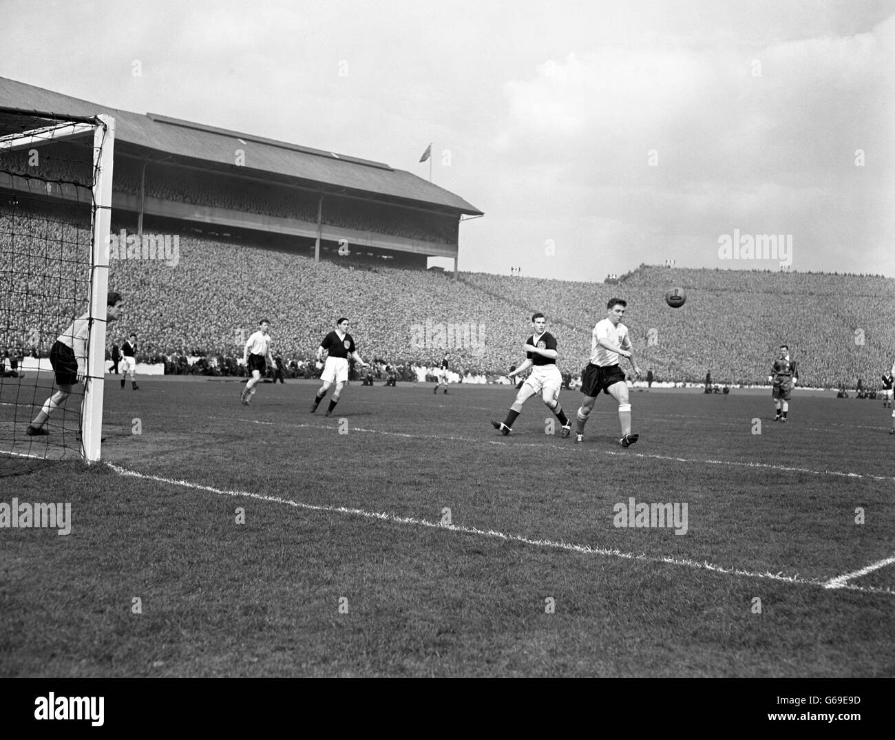 Scotland's inside-right Robert Johnstone and centre-forward Lawrie ...